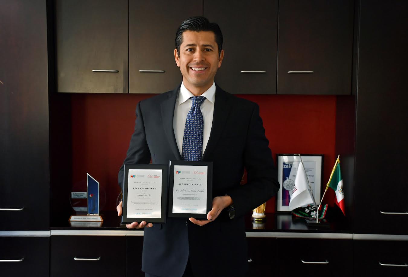 Entrega ONU reconocimiento a Julio César Chávez Padilla | Periódico Mirador